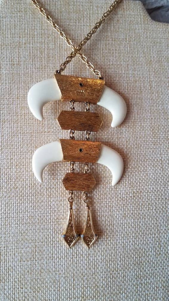 HMS Madeira Tribal Statement Necklace Lucite Ivory Ho… - Gem
