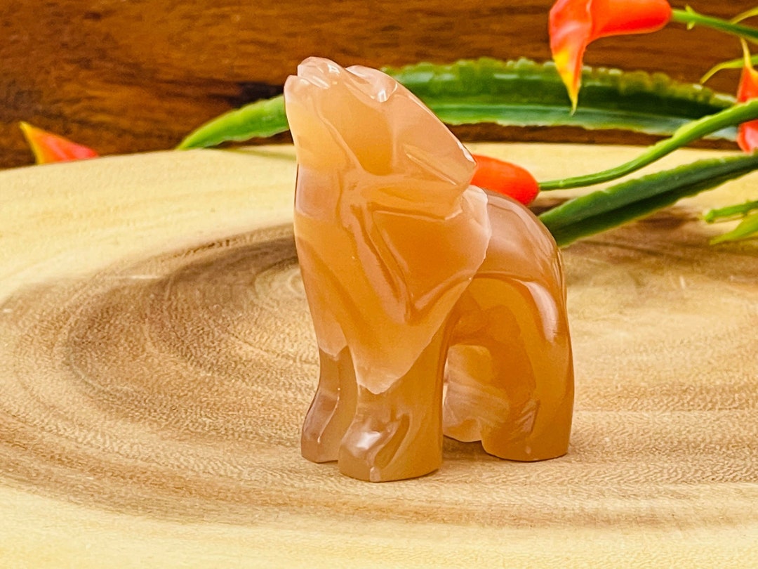 Honey Calcite Howling Wolf Figurine, Crystal Carving, Standing ...