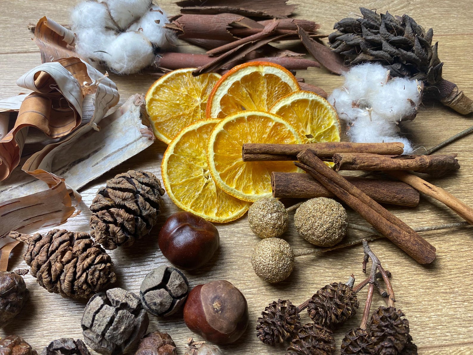 Mixed Box of 10 Cinnamon Sticks and 10 Dried Orange Slices, Decorative ...