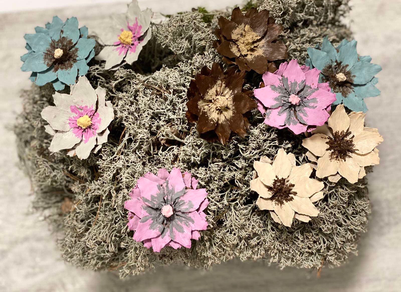 Mixed Hand Painted Pine Cone Flowers, Dried Decorative Pine Cone ...