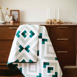 Crest Quilt Pattern - Etsy