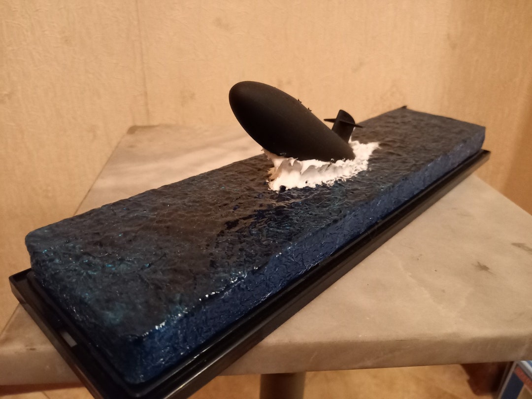 USS Los Angeles Nuclear Attack Class Submarine With Emergency Surfacing ...