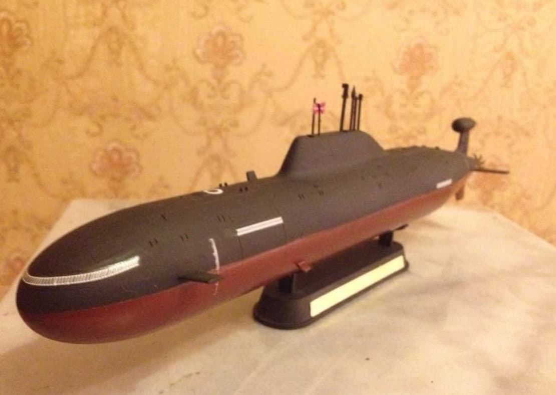 Submarine finished model of SSN Akula-II class USSR/Russia 1/350 scale ...