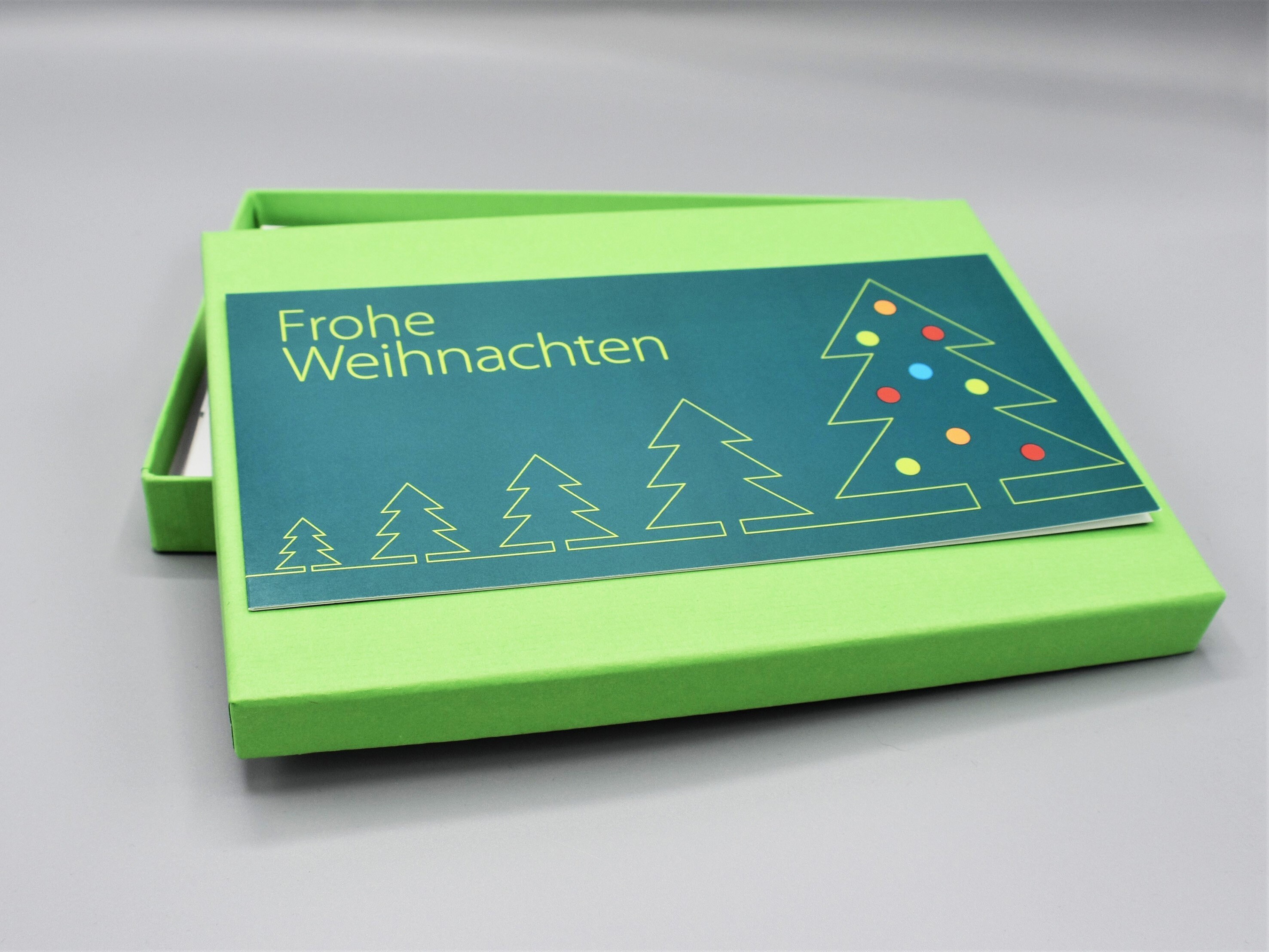 Boîte verte A5 KNALLIG & FRISCH comme boîte cadeau / boîte photo ...