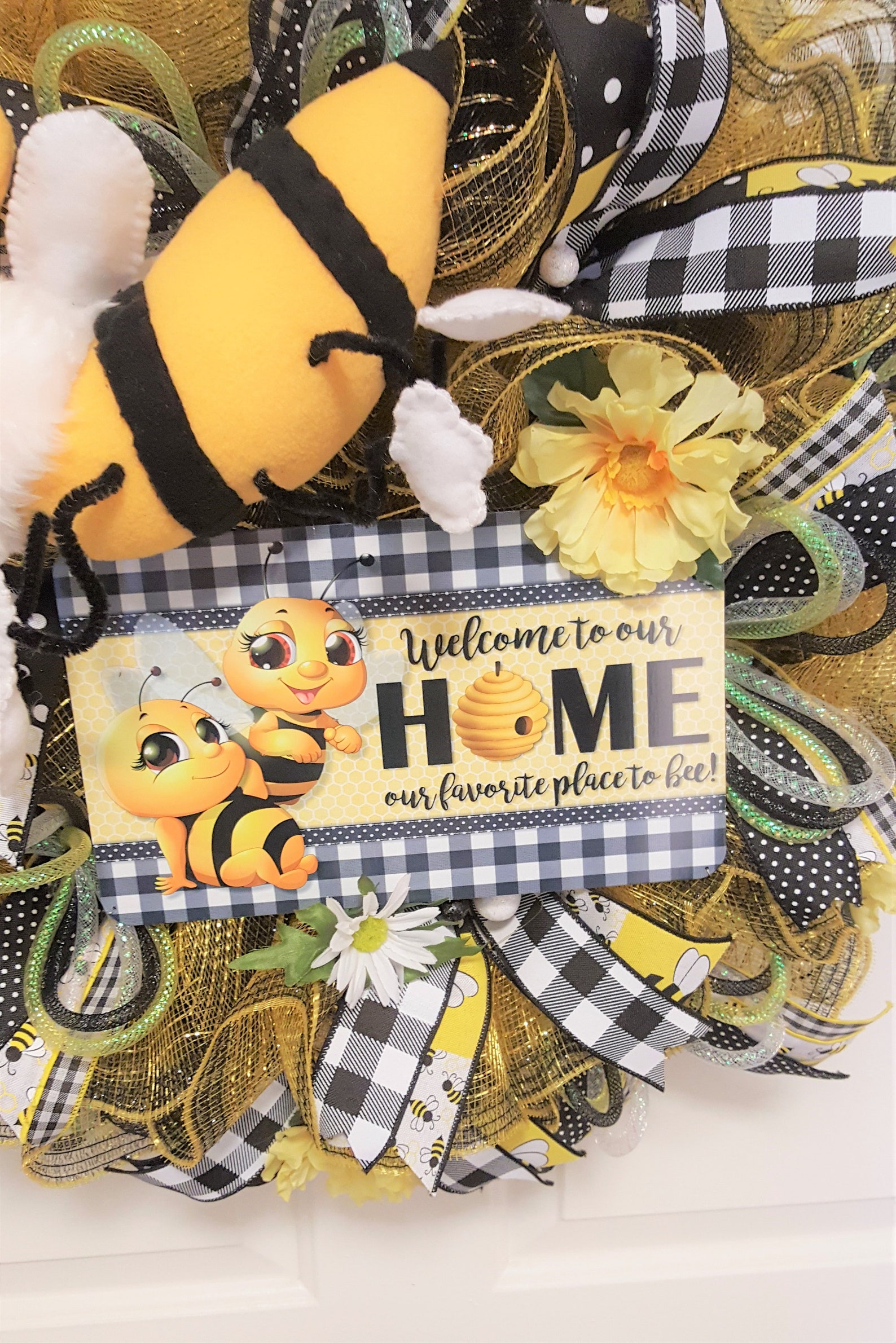 Welcome Bumble Bee Wreath, Bee Keeper Gift, Buffalo Plaid Black, White ...