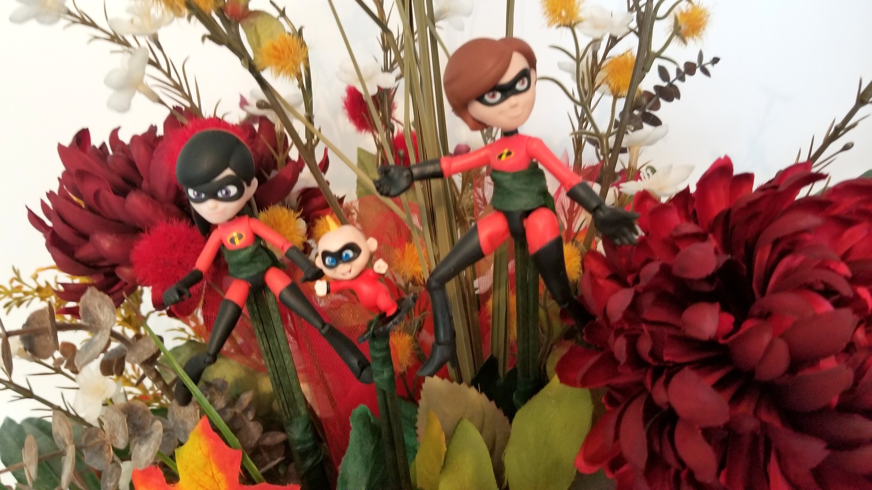 Cemetery Tombstone Saddle Disney Pixar Incredibles Violet, Elastigirl ...