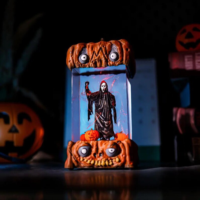 Scream Ghostface Killer Halloween Resin Lamp, Resin Diorama Desk Lamp ...