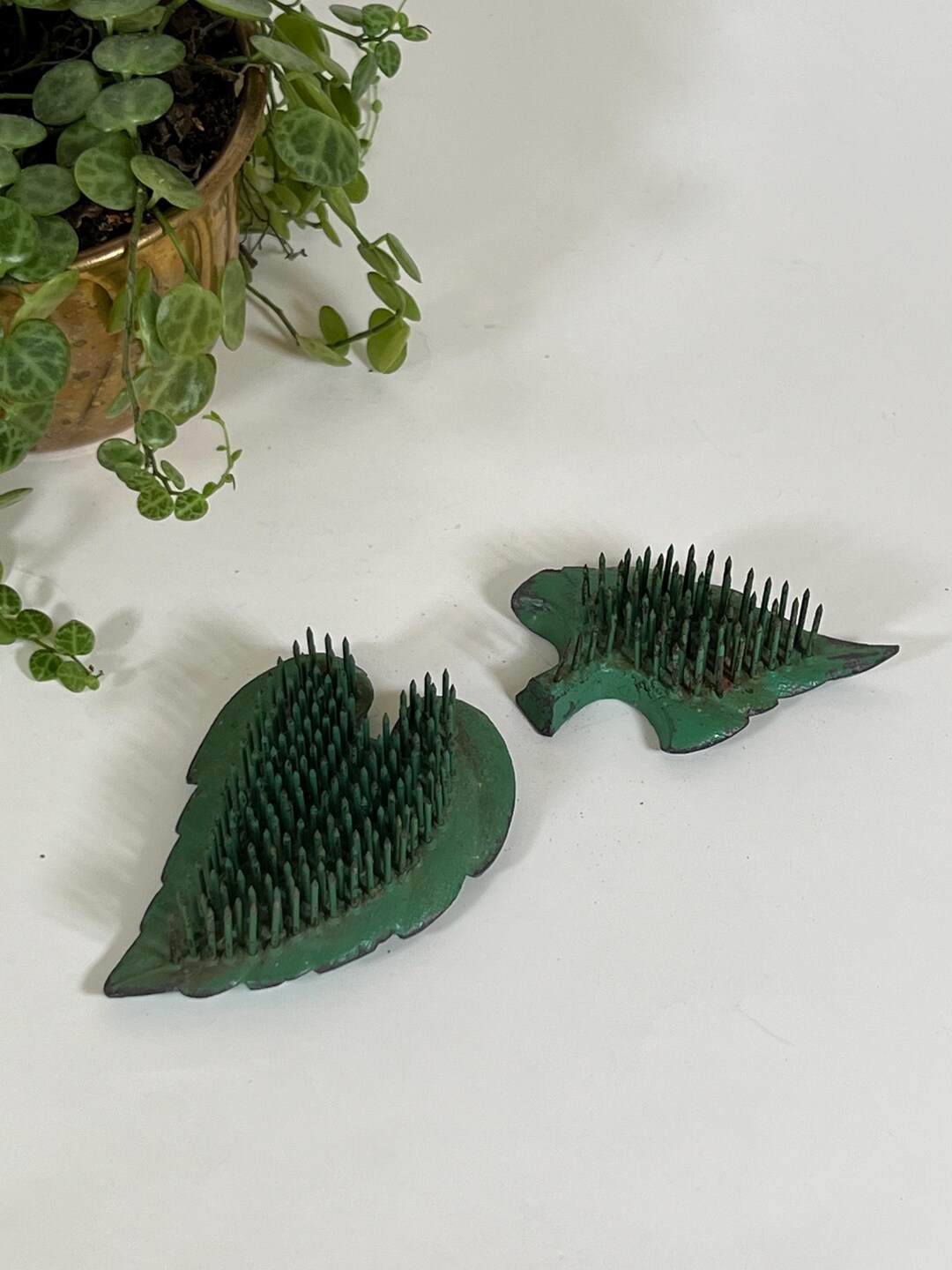 Vintage *RARE* Dazey Interlocking Flower Frogs | Green Leaf-shaped ...