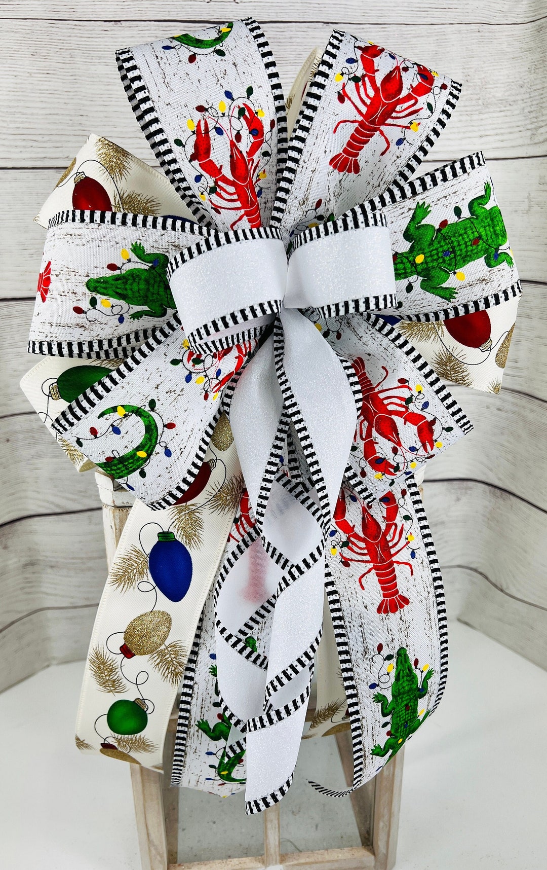 Crawfish and Alligator Christmas Bow, Outdoor Louisiana Christmas Bow ...