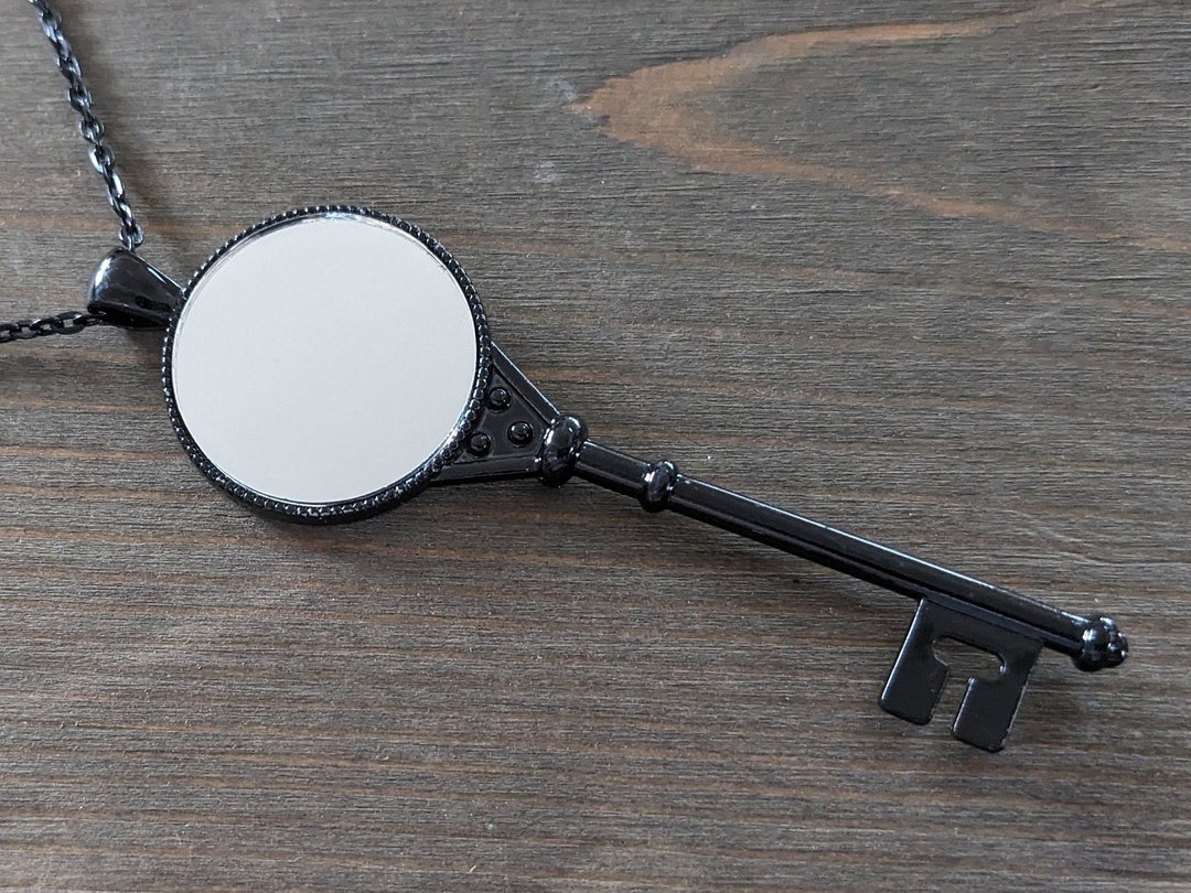 Hecates Key Hexenspiegel Witches Mirror Necklace Protection Charm ...