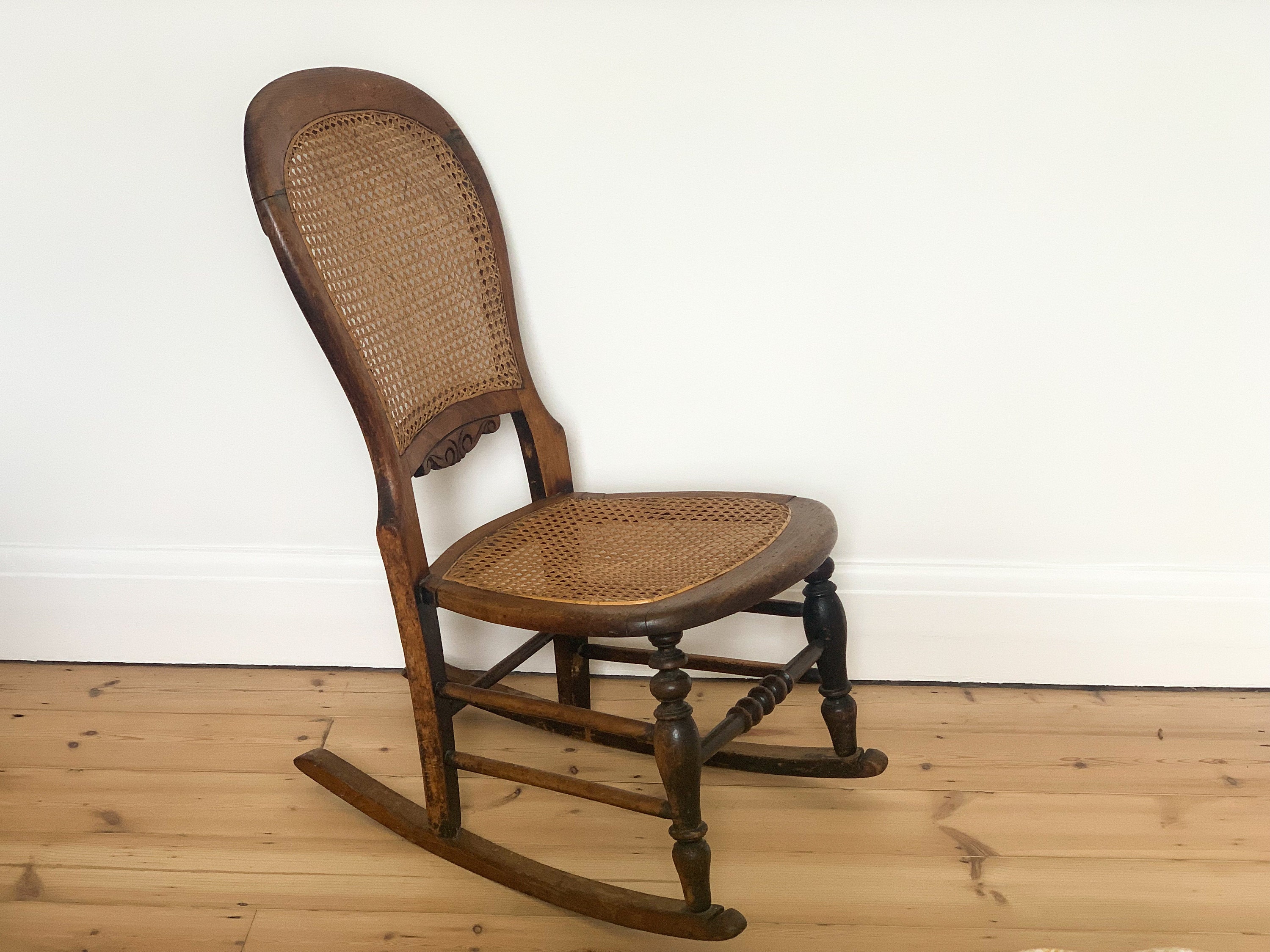 What's The History Of Chair Caning? Aaron's Touch Up | atelier-yuwa.ciao.jp