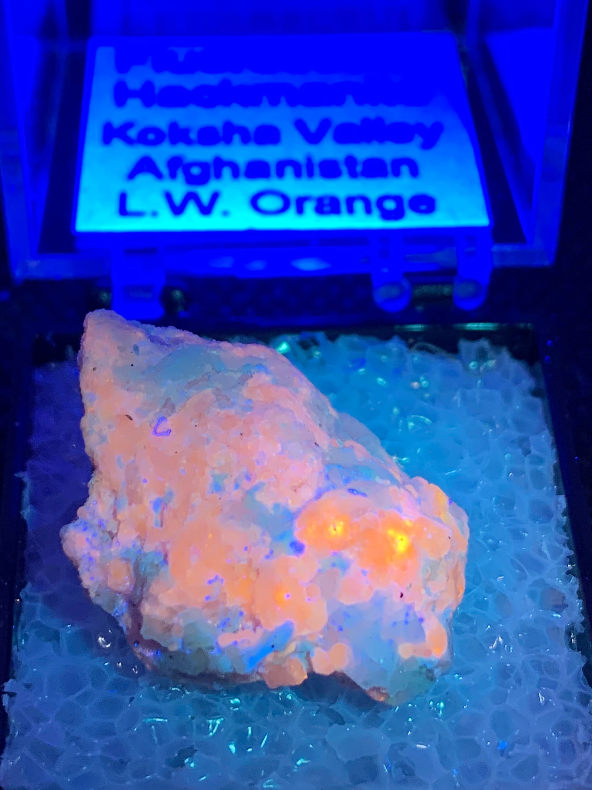 Fluorescent Hackmanite- Glow and Tenebrescence Included UV Light Key ...