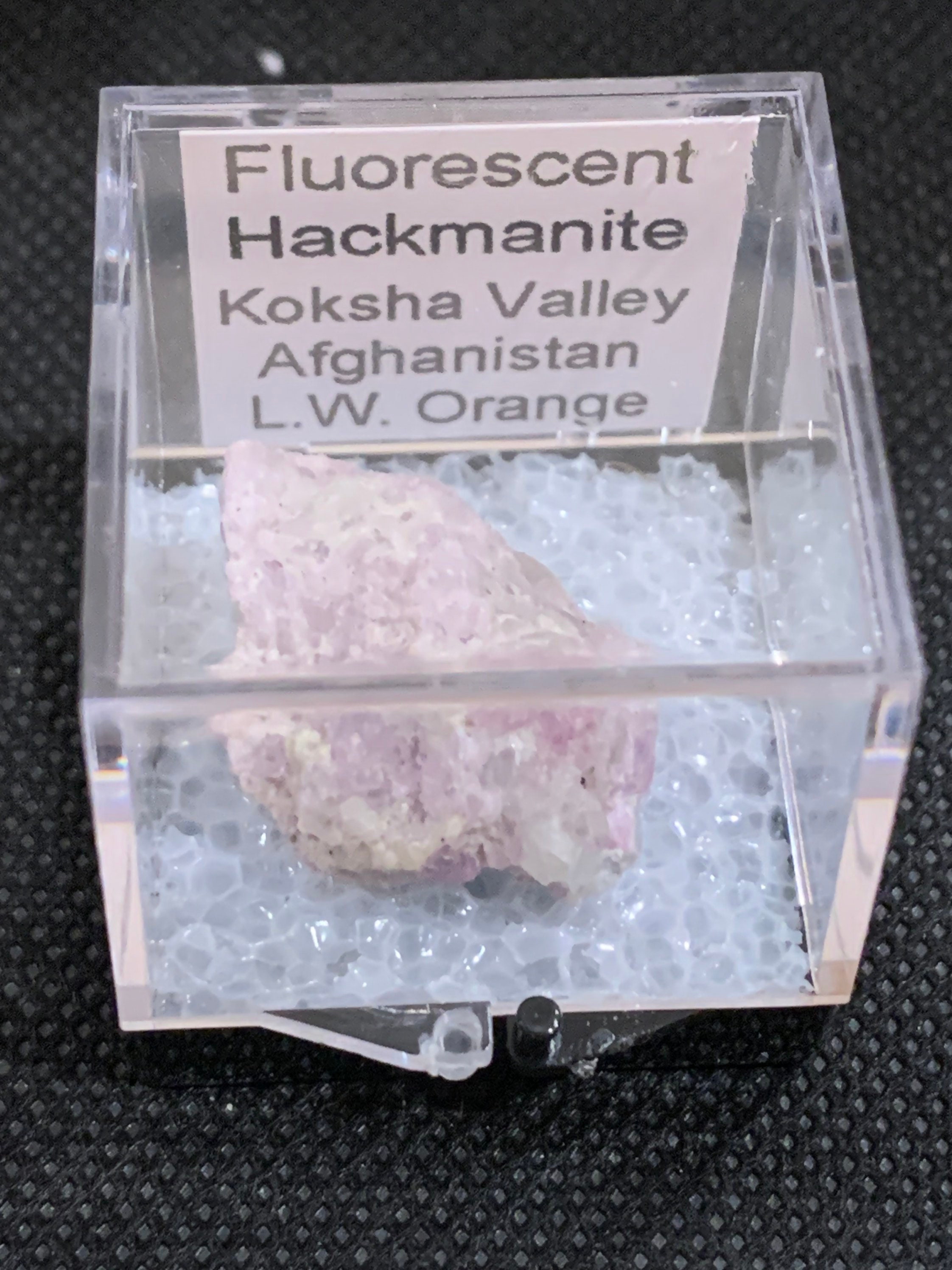Fluorescent Hackmanite- Glow and Tenebrescence Included UV Light Key ...