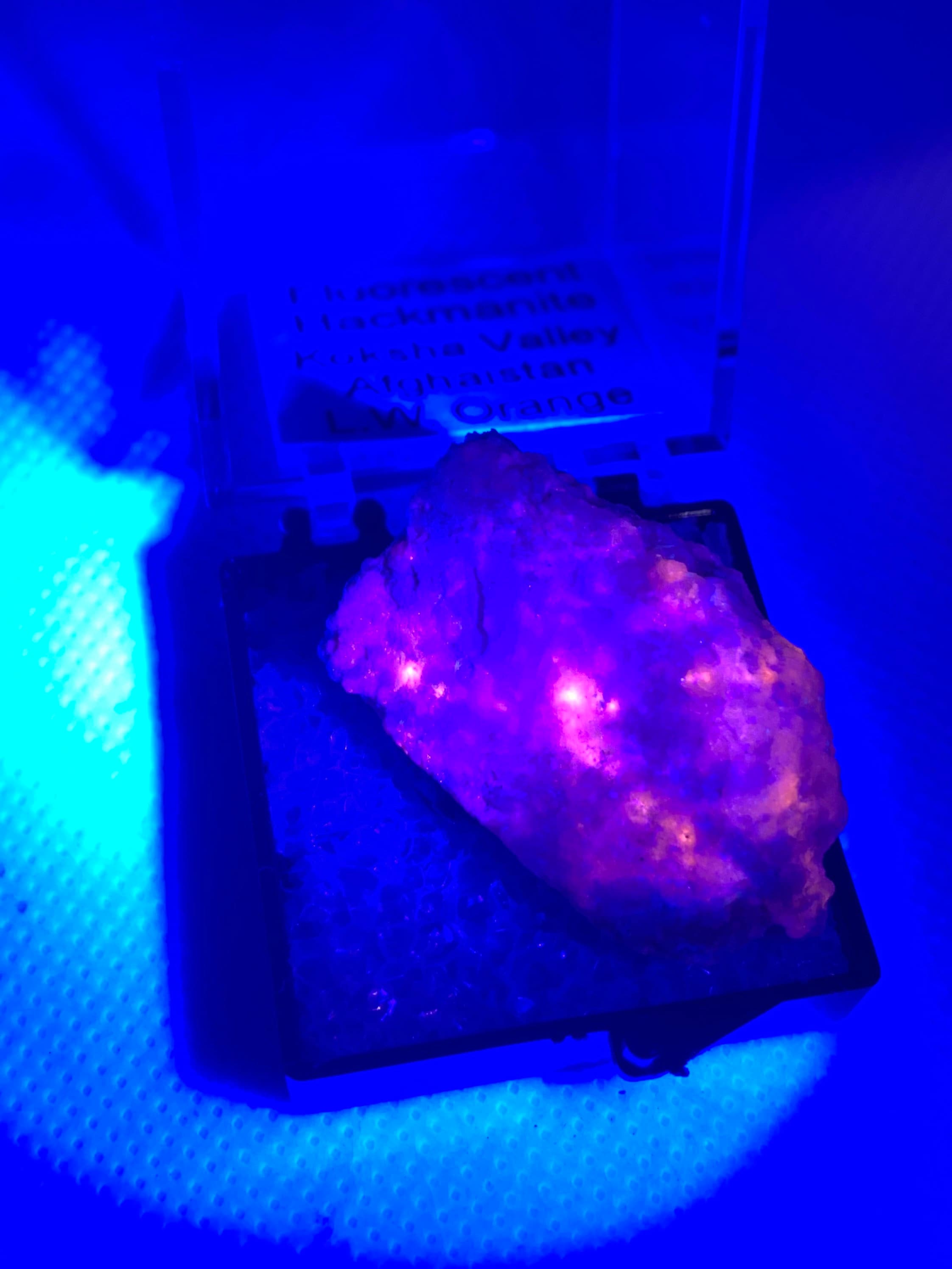 Fluorescent Hackmanite Glow and Tenebrescence Included UV - Etsy