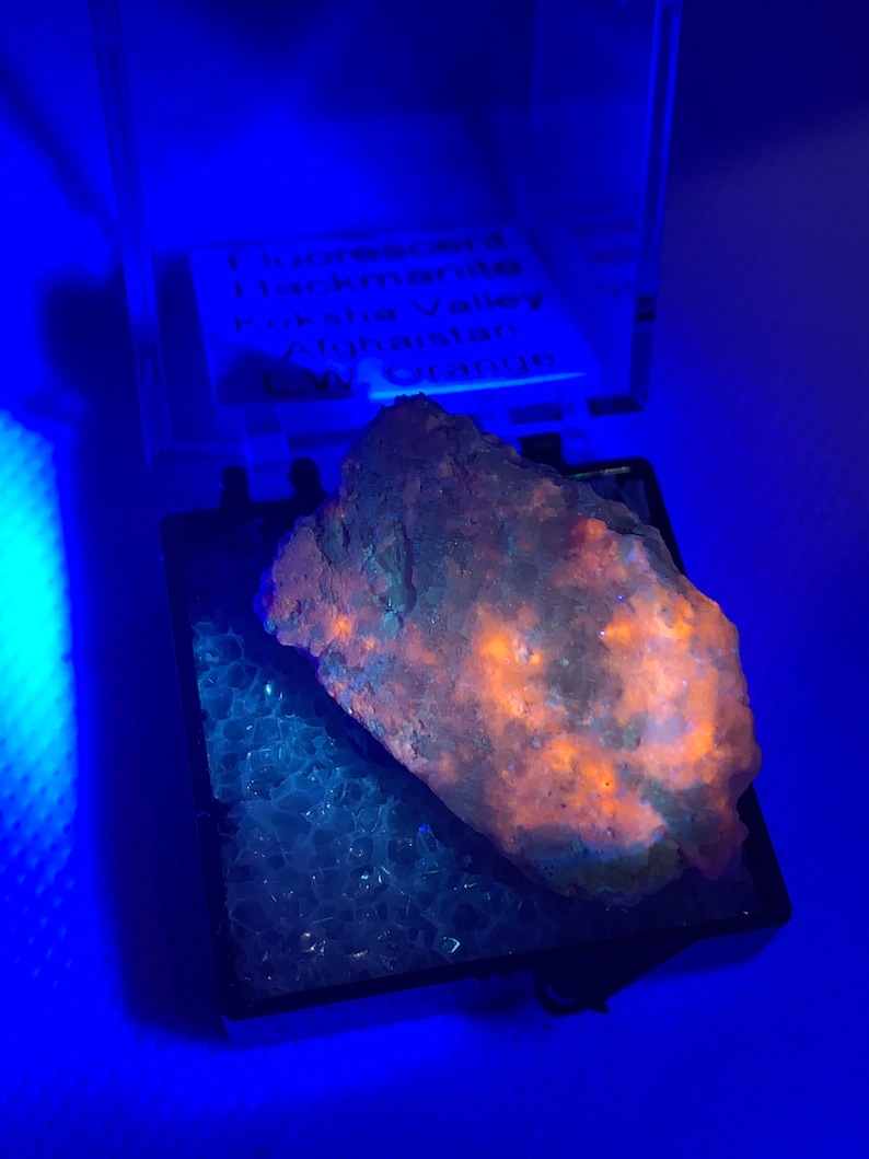 Fluorescent Hackmanite Glow and Tenebrescence Included UV - Etsy