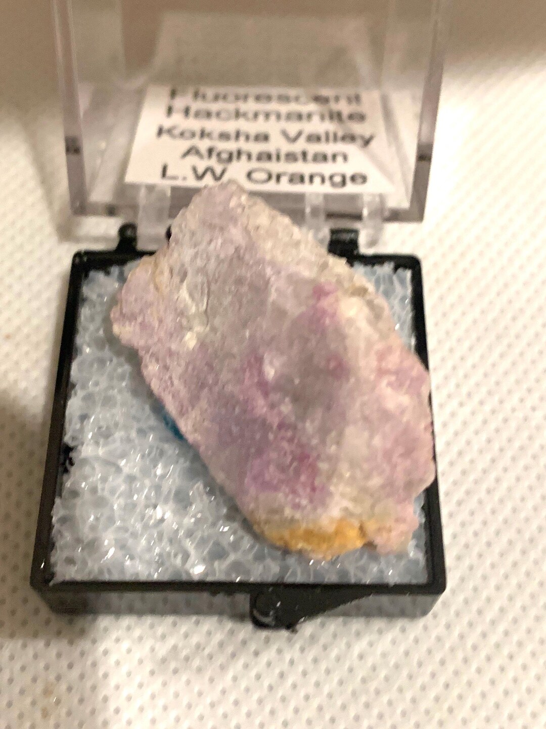 Fluorescent Hackmanite- Glow and Tenebrescence Included UV Light Key ...