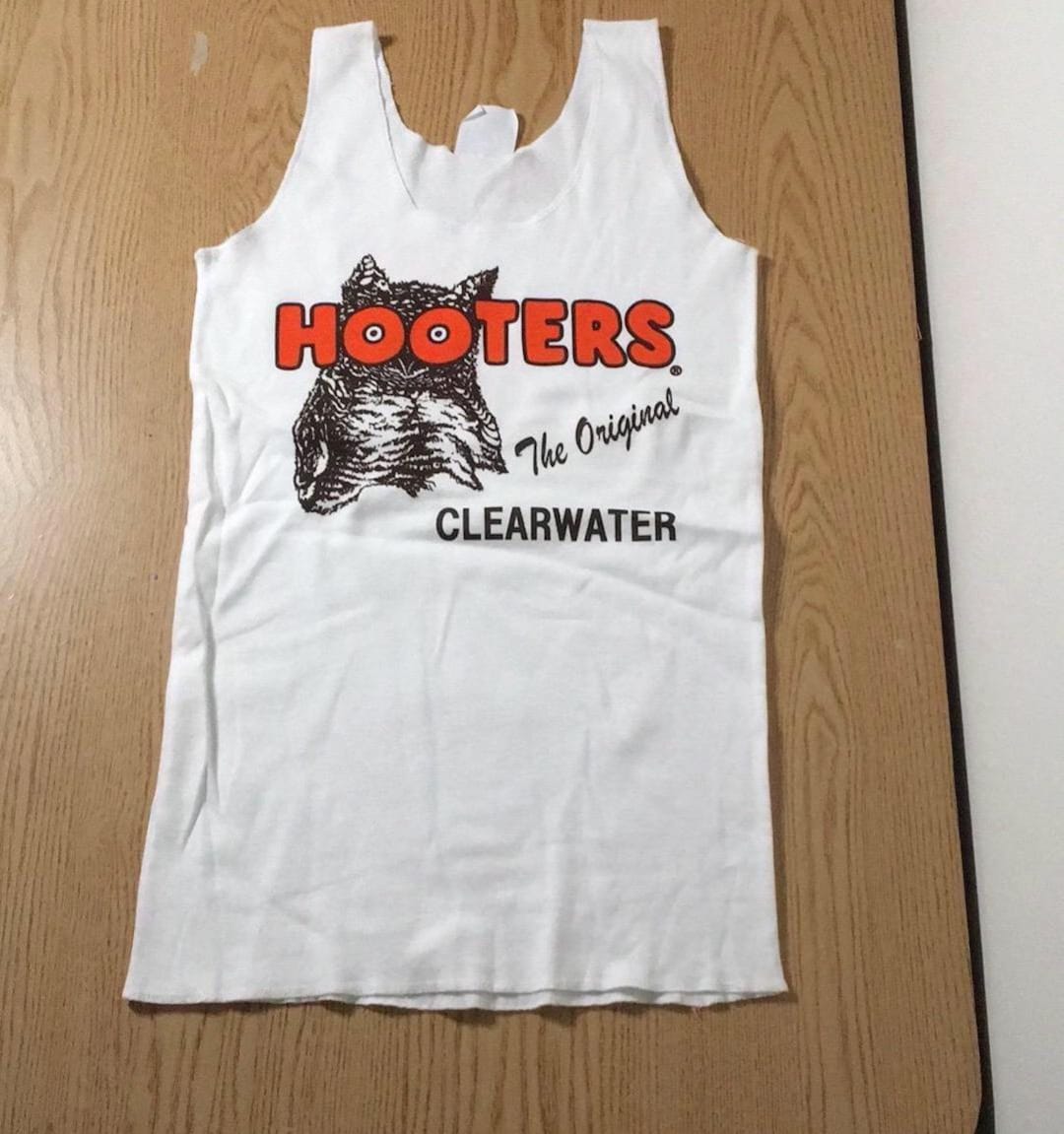 B20-16 New Womens Hooters Girls Uniform Tank With a Small Flaw Size Xs ...