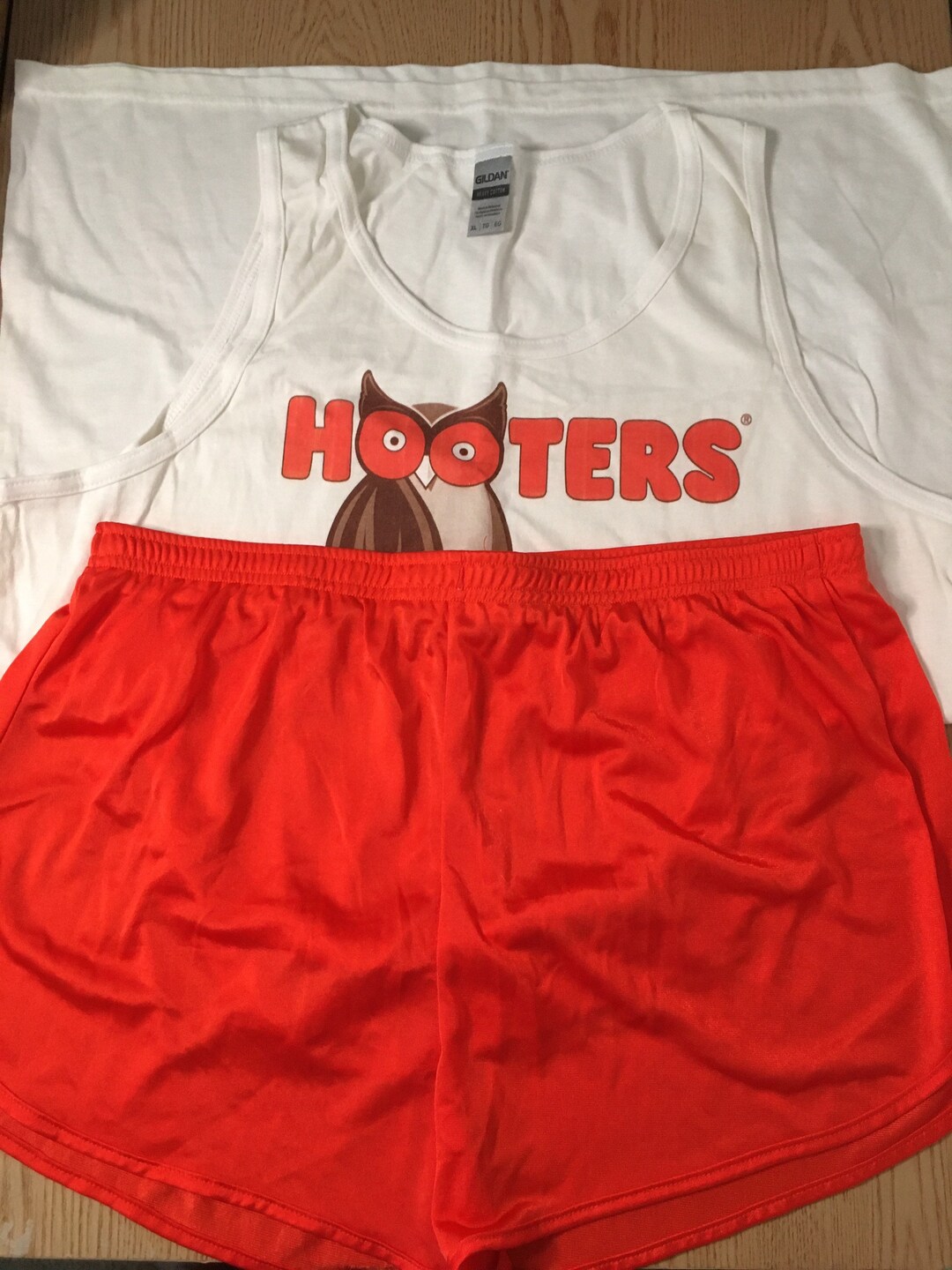 B30 New Mens Hooters Girl Sexy Tank and Shorts Outfit Size Hooters Size ...