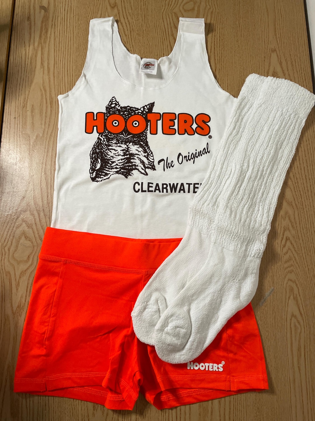 New Hooters Girl Super Sexy Uniform Tank Shorts and Scrunchie Socks ...