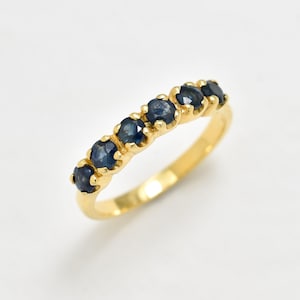 Gold Saphir Band Gold erstellt Saphir Ring Gold Ehering Gold Eternity Band Geschenk Ideen Stapeln modernen Ring Gold stapelbare Band Etsy