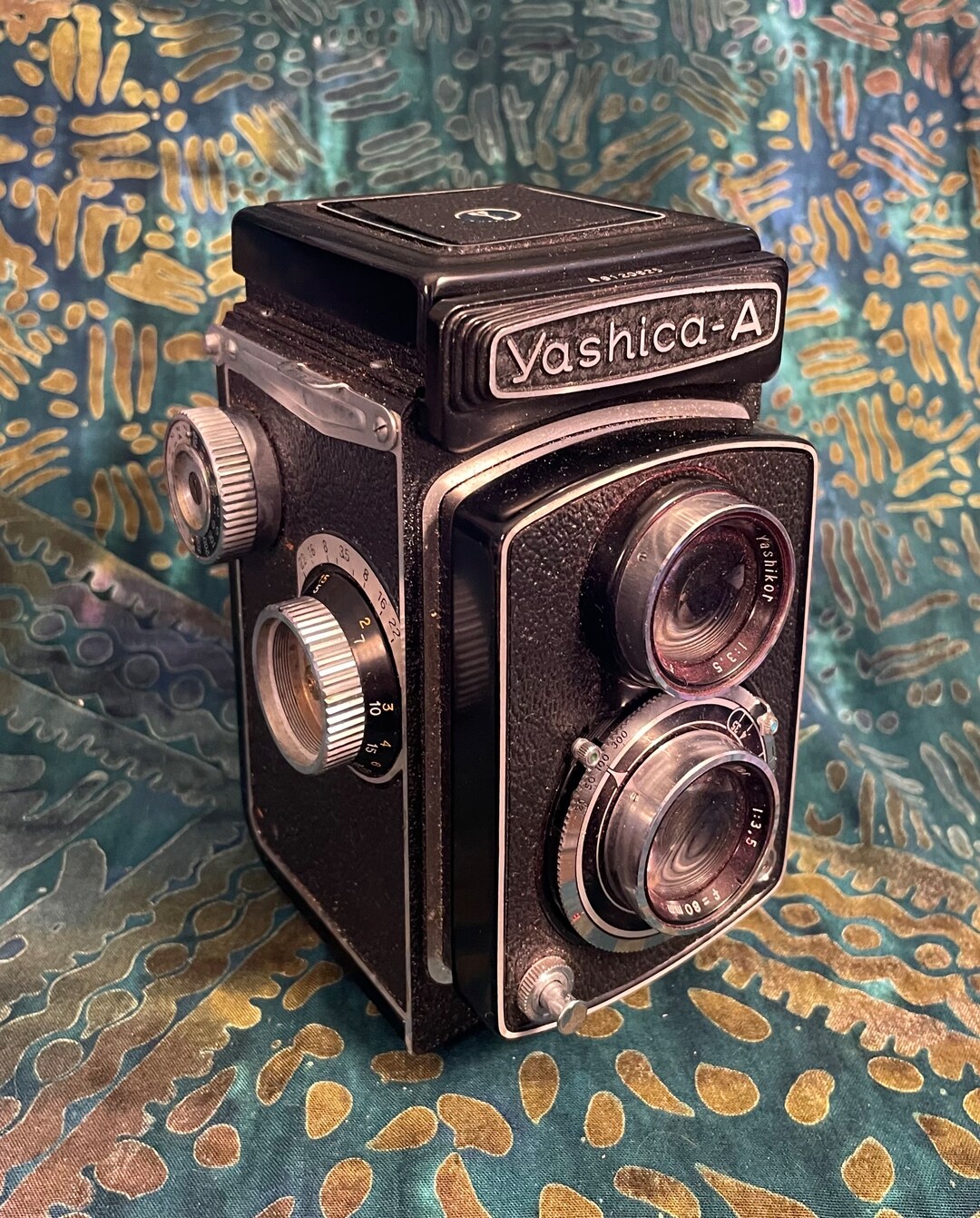 1950s Yashica A Twin Lens Reflex Camera With Leather Case and Strap ...