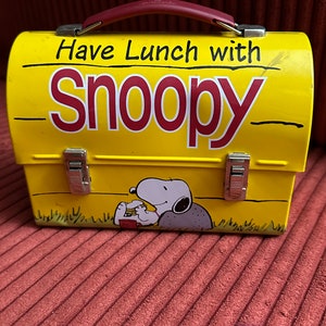 Vintage SNOOPY Lunch Metal Box, King-steeley 2000 Snoopy’s Doghouse Red ...