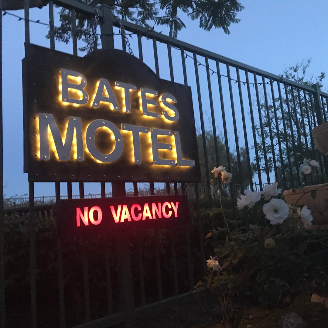 CUSTOM Wood & Metal Signs - Etsy