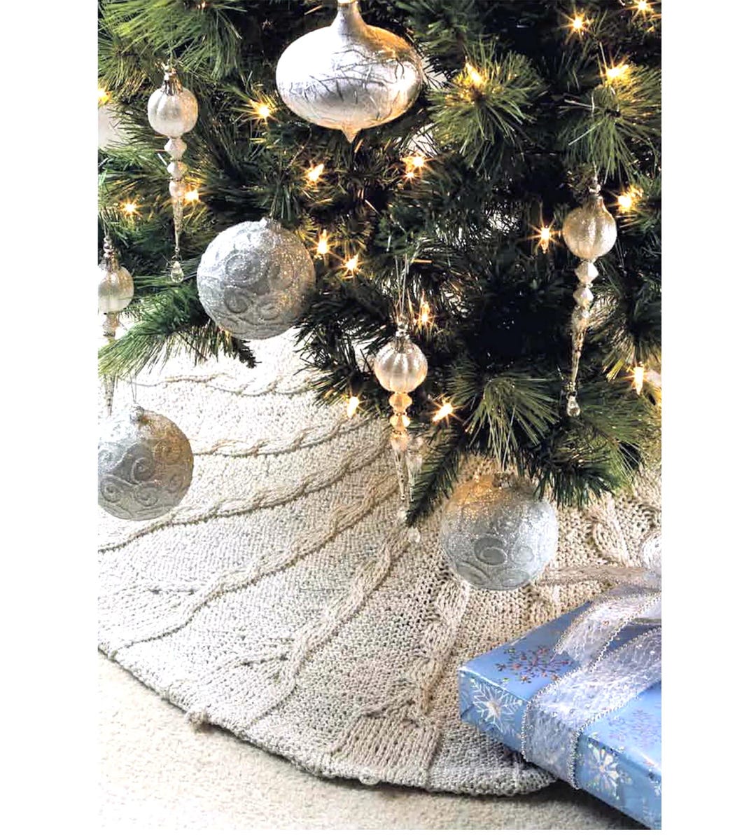 White Christmas Tree Skirt Knitting Pattern | Elegant Tree Skirt Cable ...