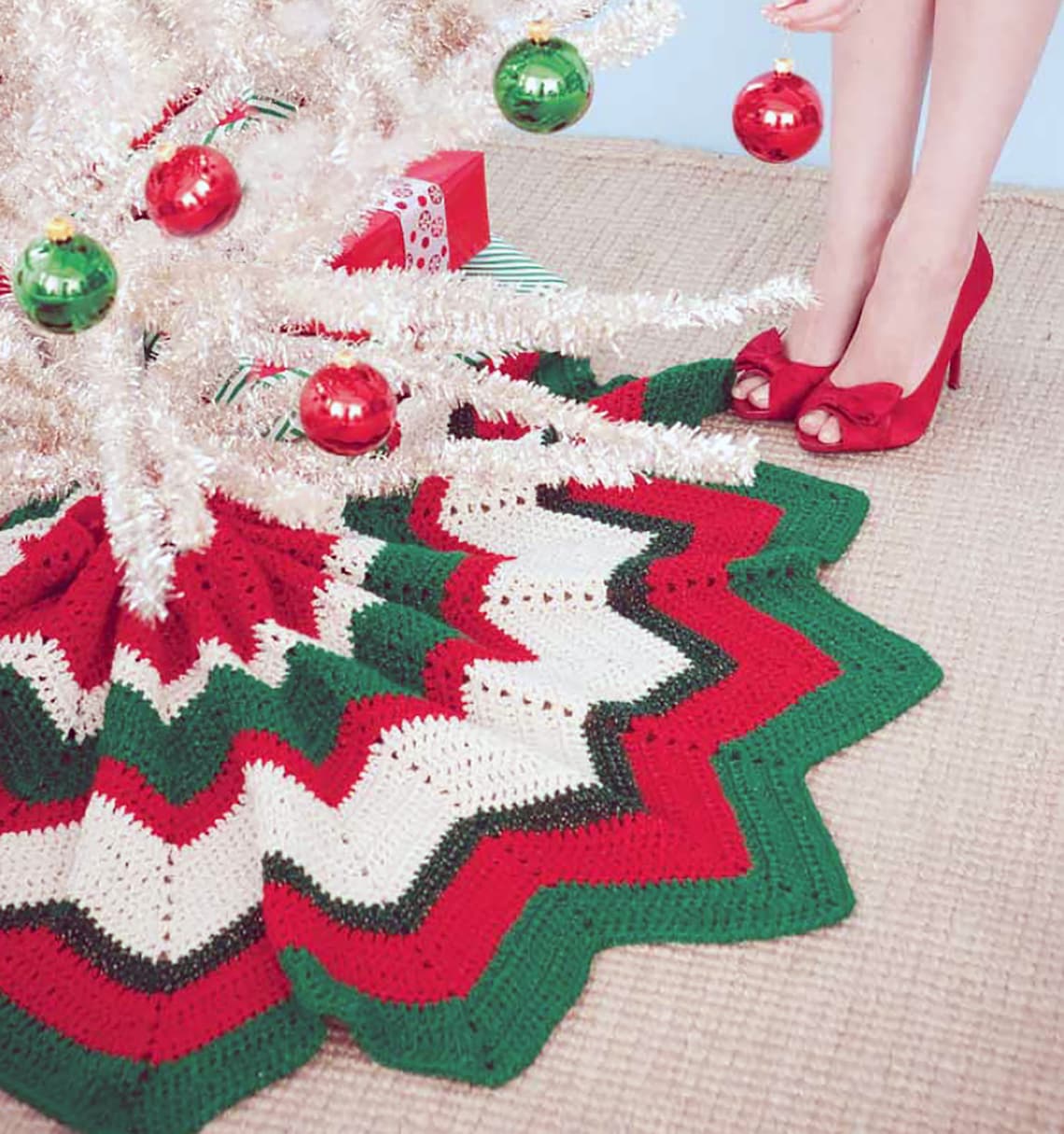 Christmas Tree Skirt Pattern Retro Ripple Crochet | Easy Crochet ...