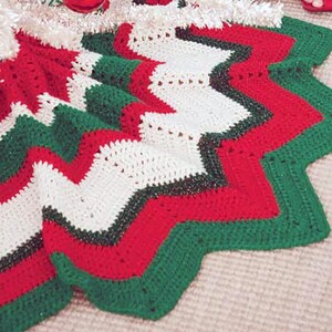 Christmas Tree Skirt Pattern Retro Ripple Crochet | Easy Crochet ...
