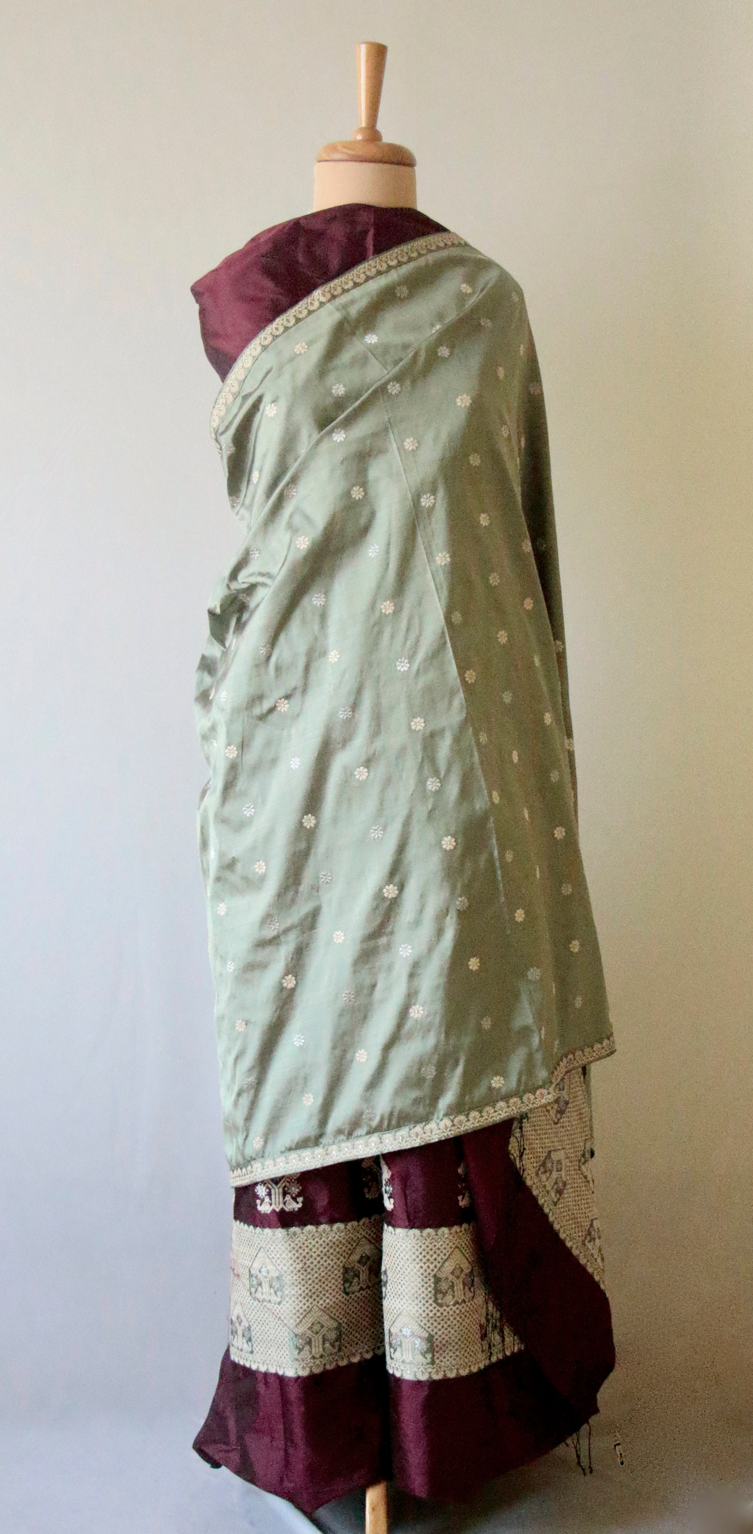 Brown and Olive Green Traditional Handloom Mulberry Silk Mekhla Chador ...