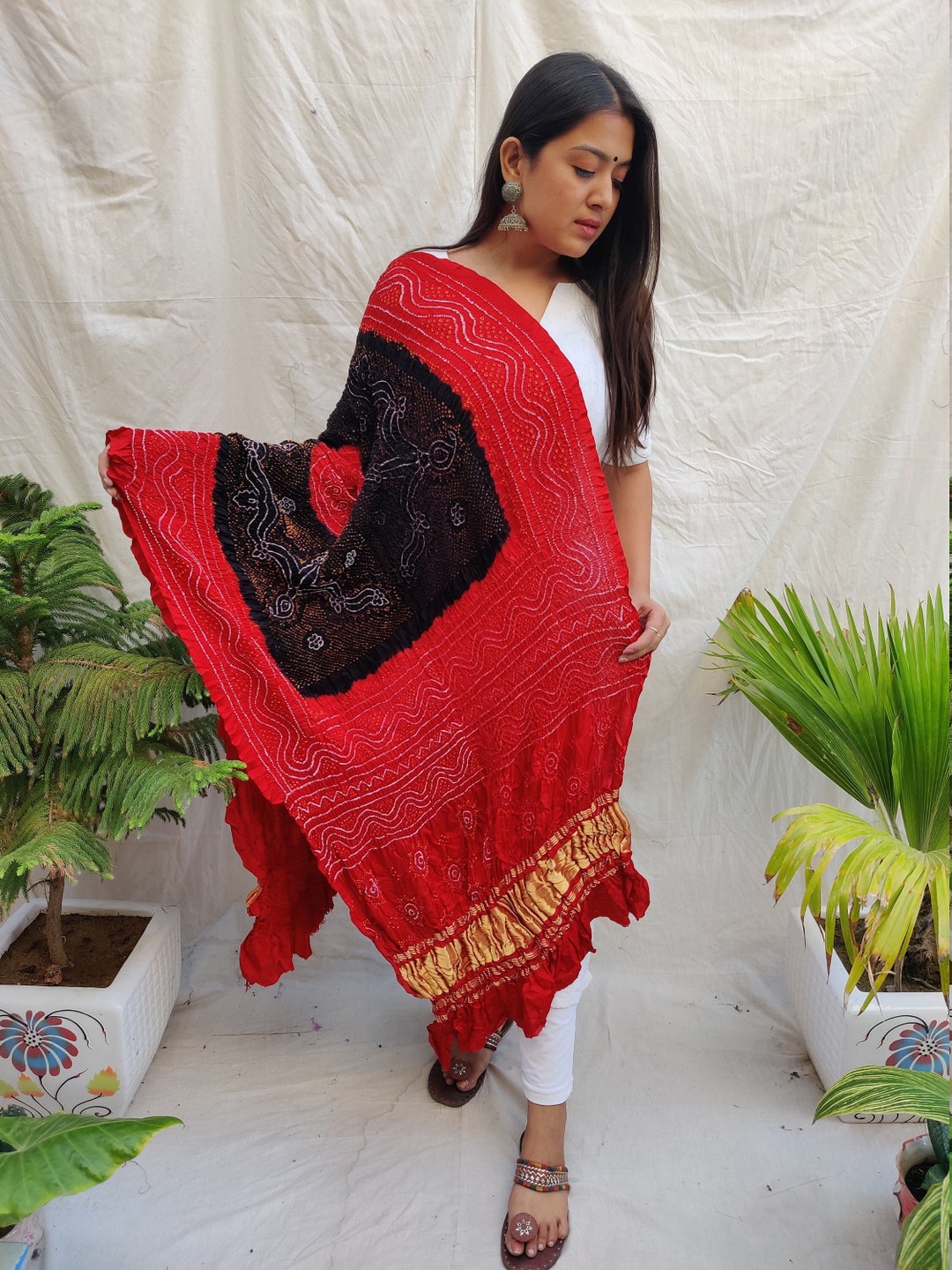 Red Black Bandhani Wedding Gaji Silk Dupatta, Kutchi Bandhani Design ...