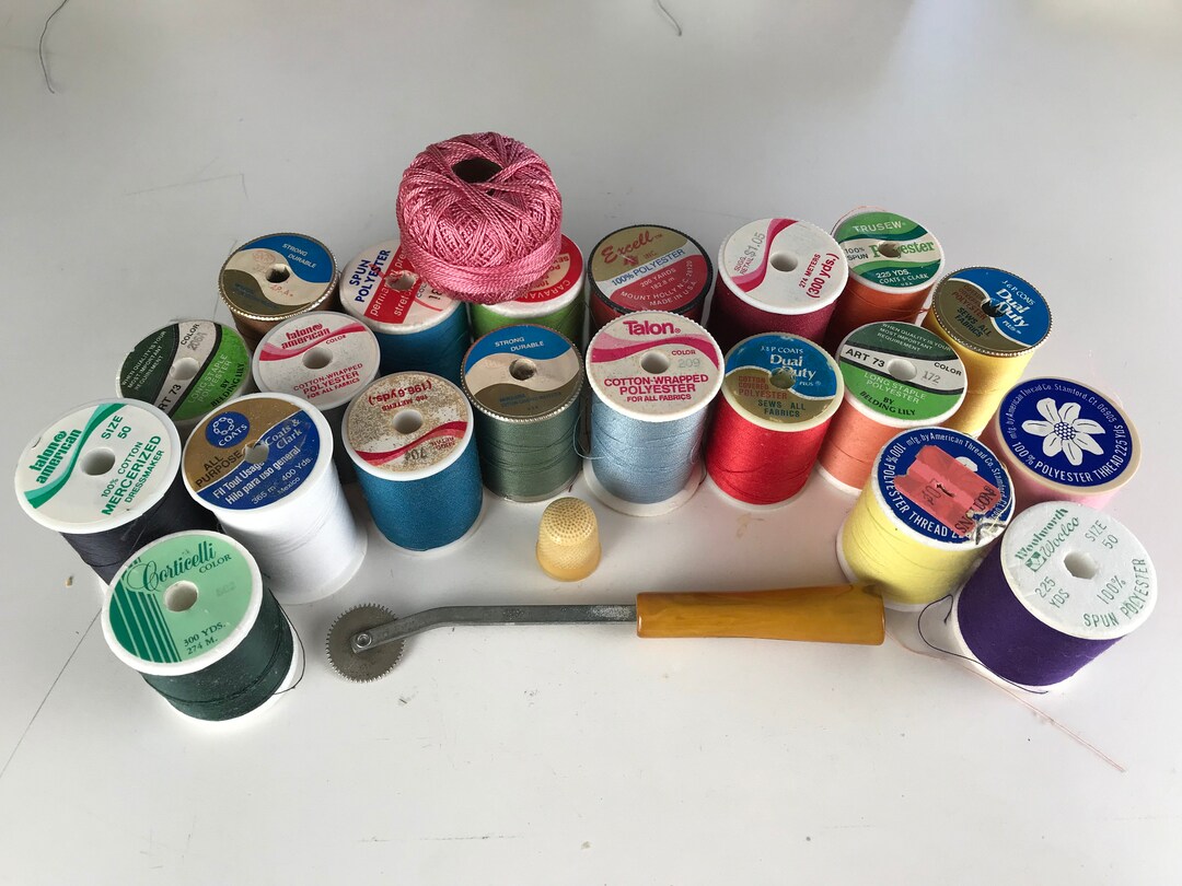 20 Vintage Spools of Thread in Variety of Colors Plus Vintage Bakelite ...