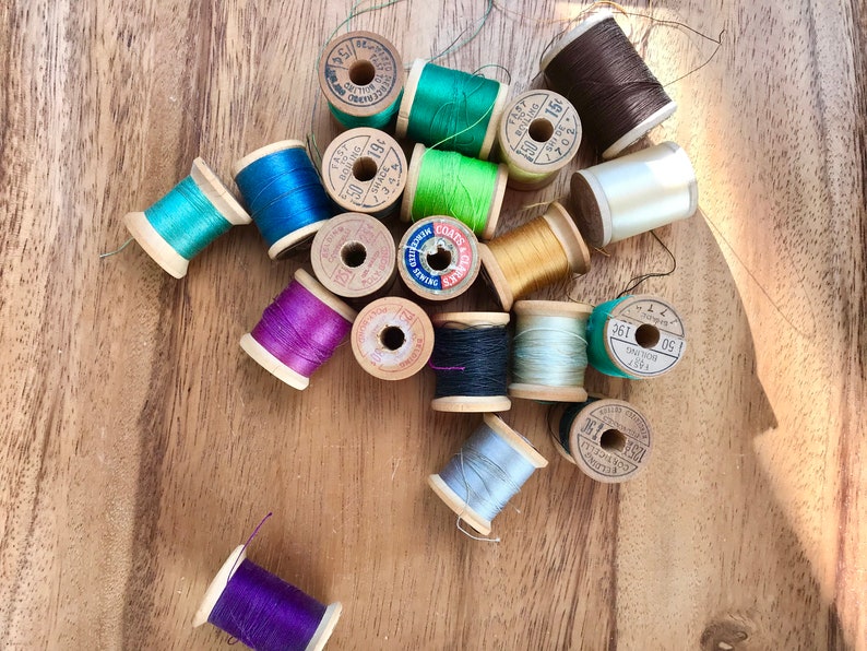 Vintage Wooden Spools W/original Thread-1940-1960 - 20 Old Spools in ...
