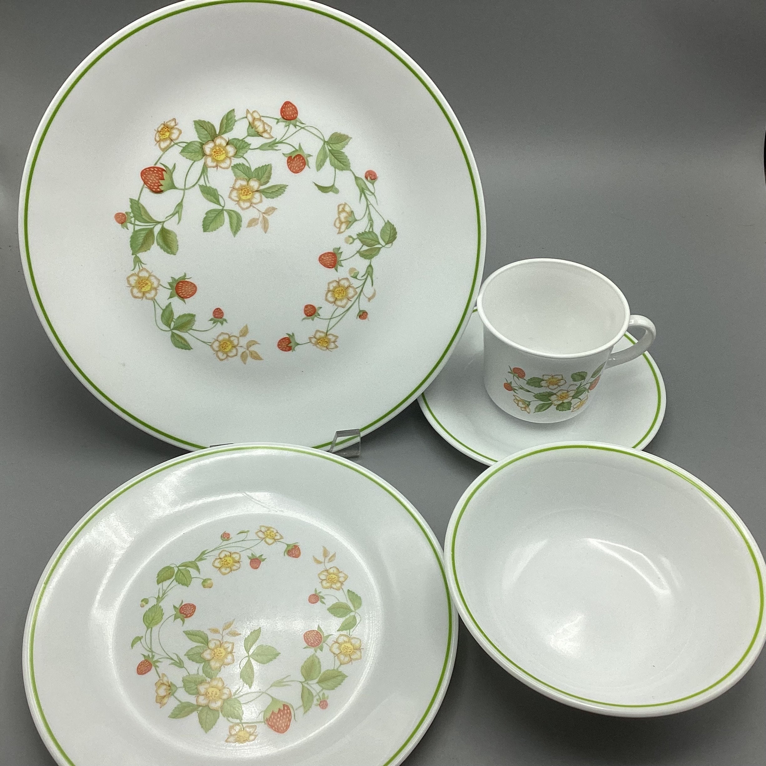 Vintage Corelle 24-piece Dinnerware Set strawberry - Etsy UK