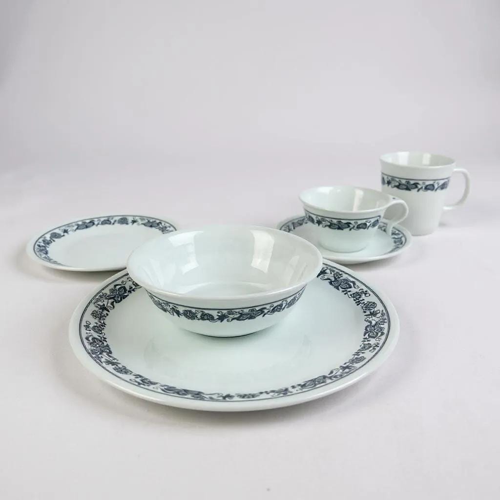 Vintage Pyrex Corelle 24-piece Dinnerware Set * "old Town Blue” - Etsy