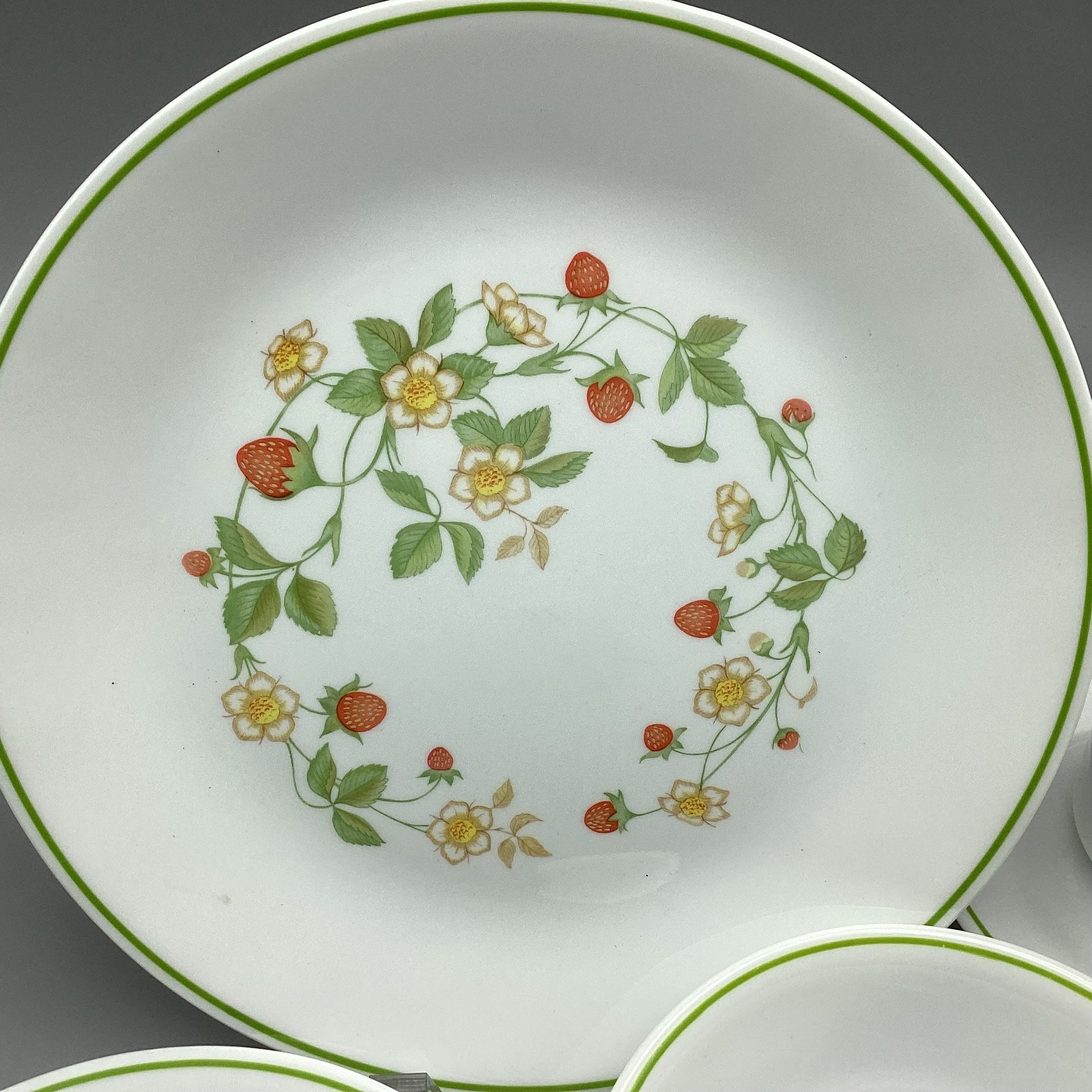 Vintage Corelle 24-piece Dinnerware Set strawberry - Etsy UK