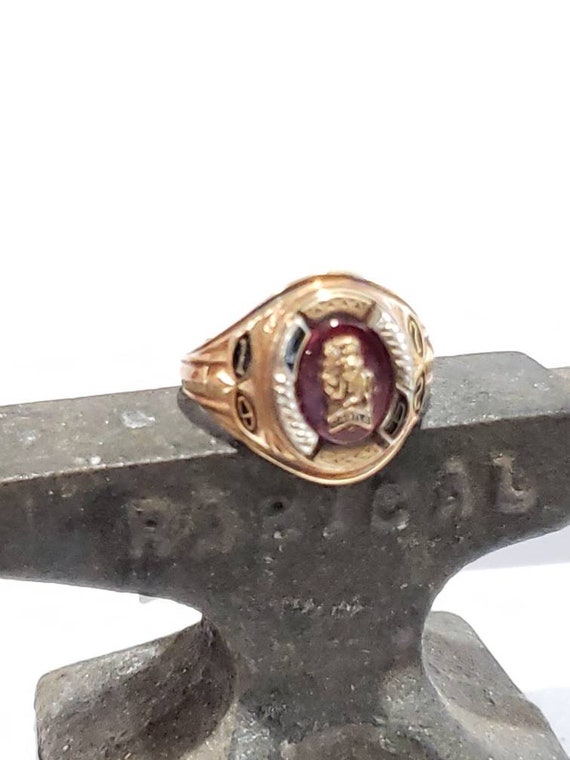 class 10k gold ring - Gem