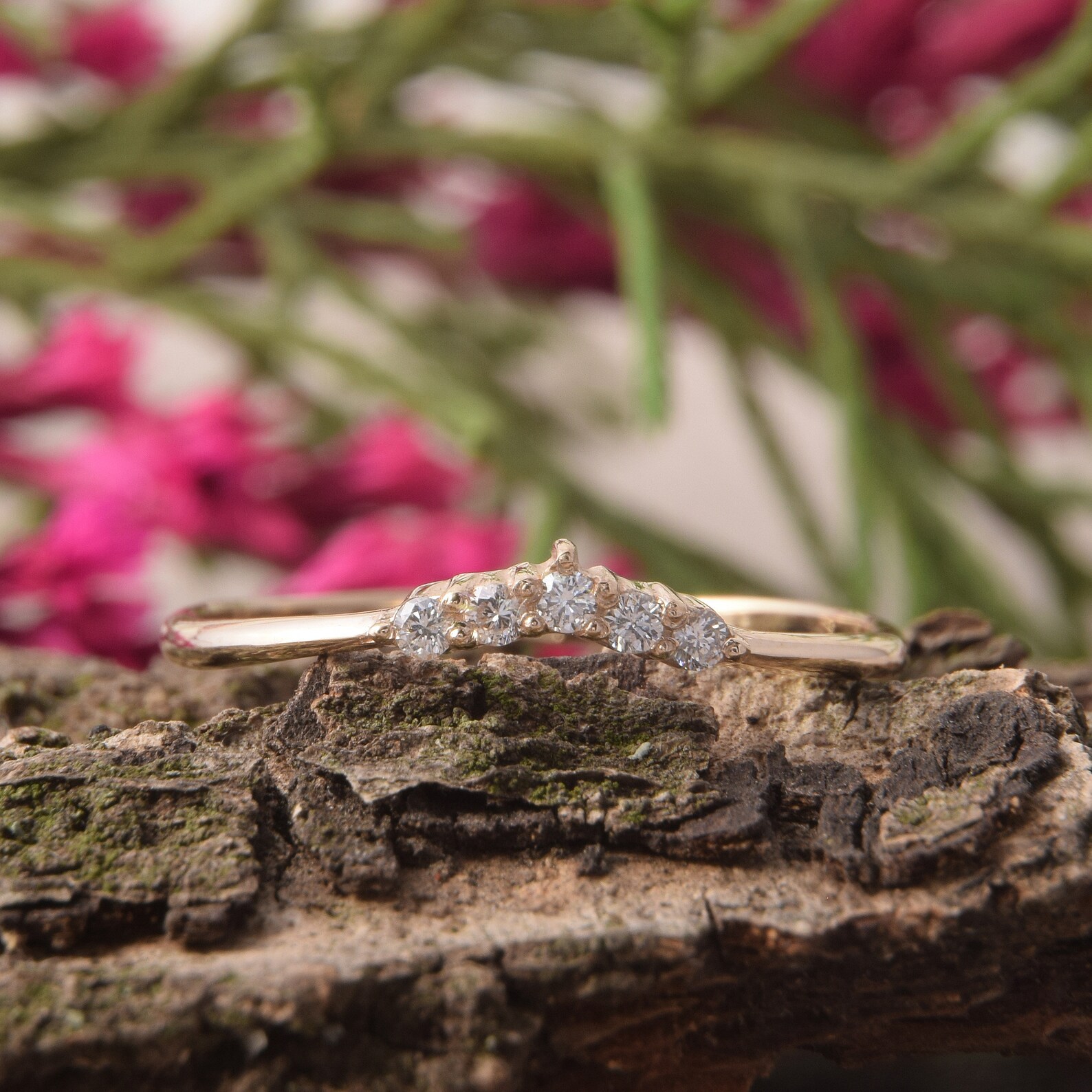 V Wedding Band Minimalist Wedding Band Curved Wedding Band - Etsy