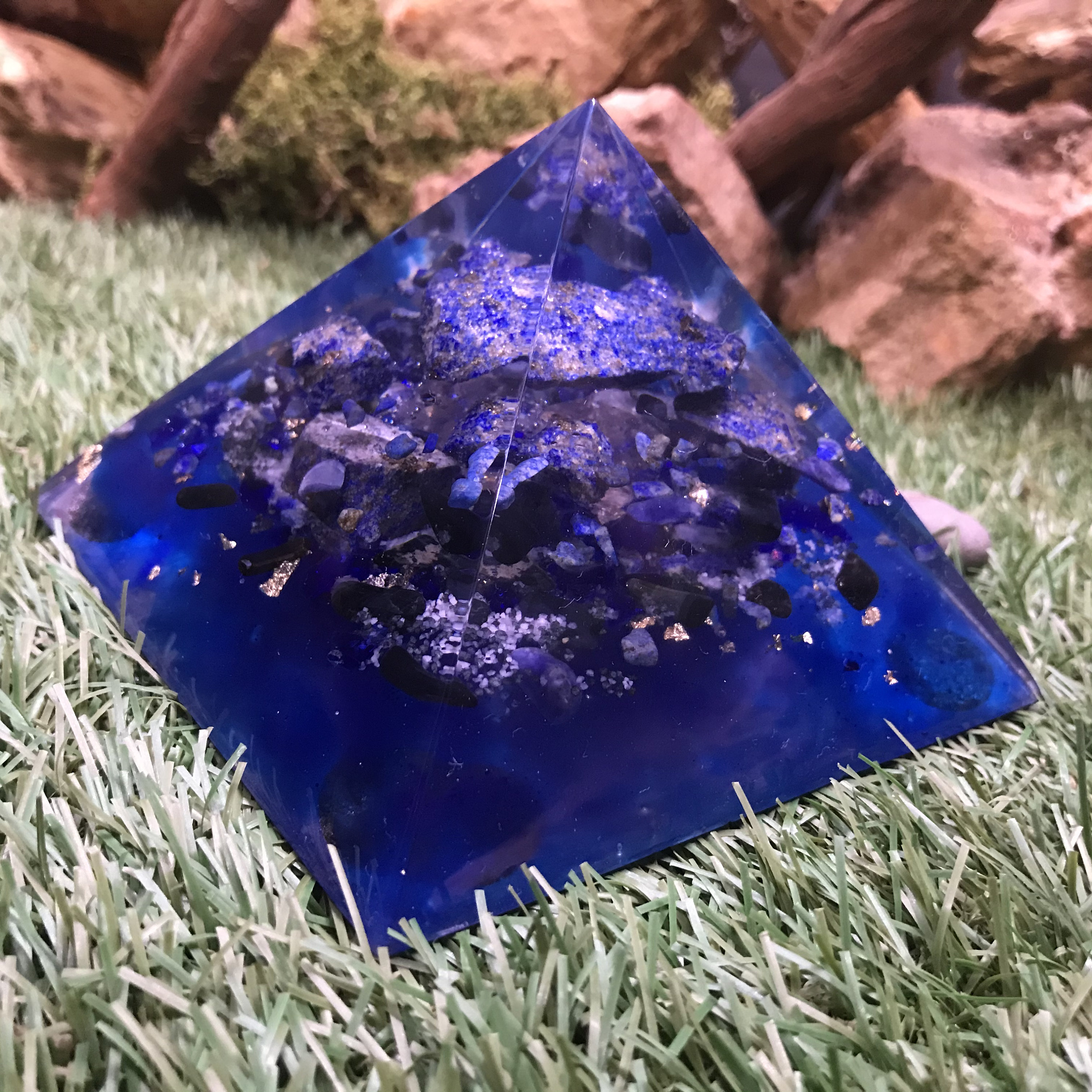 Orgonite de forme pyramidale de 12cm de base - Etsy Nederland