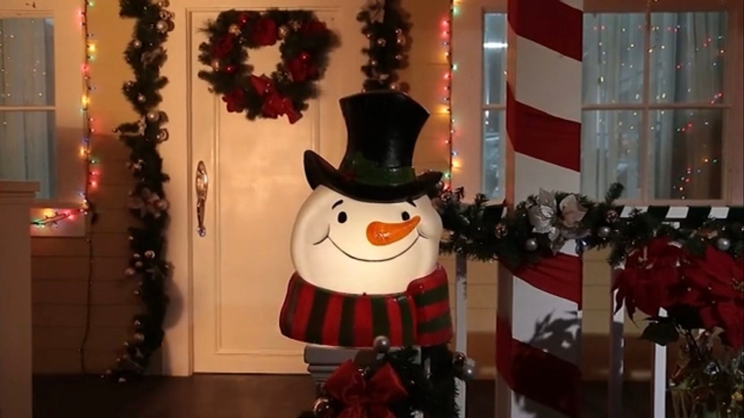 NEW Christmas Snowman Plaque With Sound, Lights, Music and Fun Holiday ...