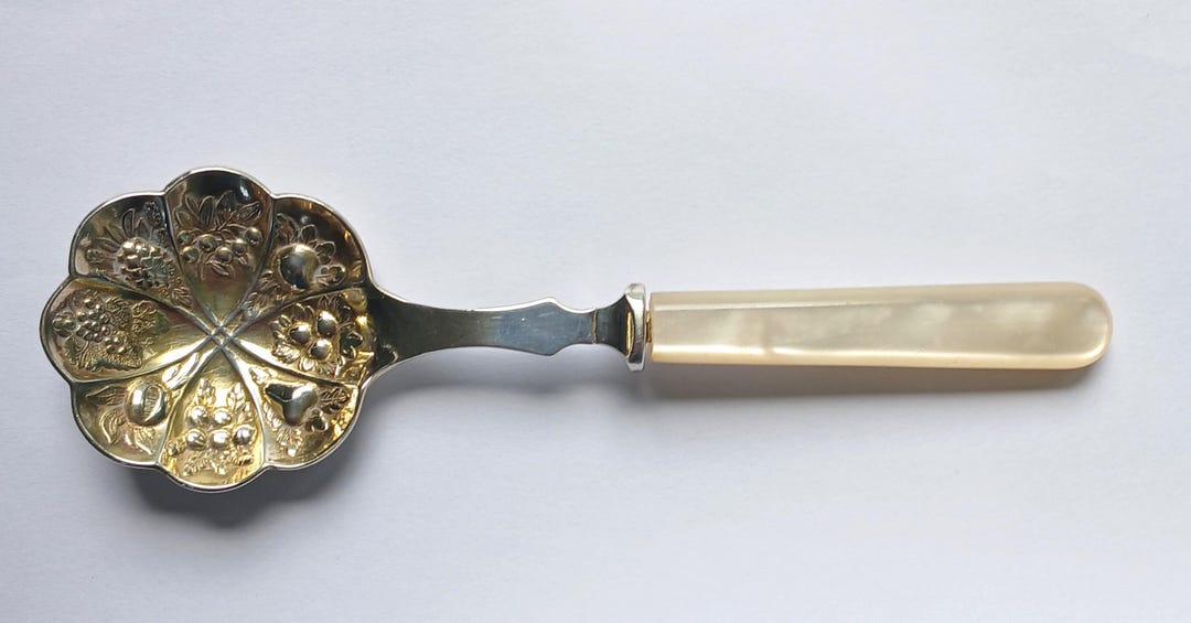 Sheffield England Berry Spoon Scalloped Berry Server Spoon, Silver and ...