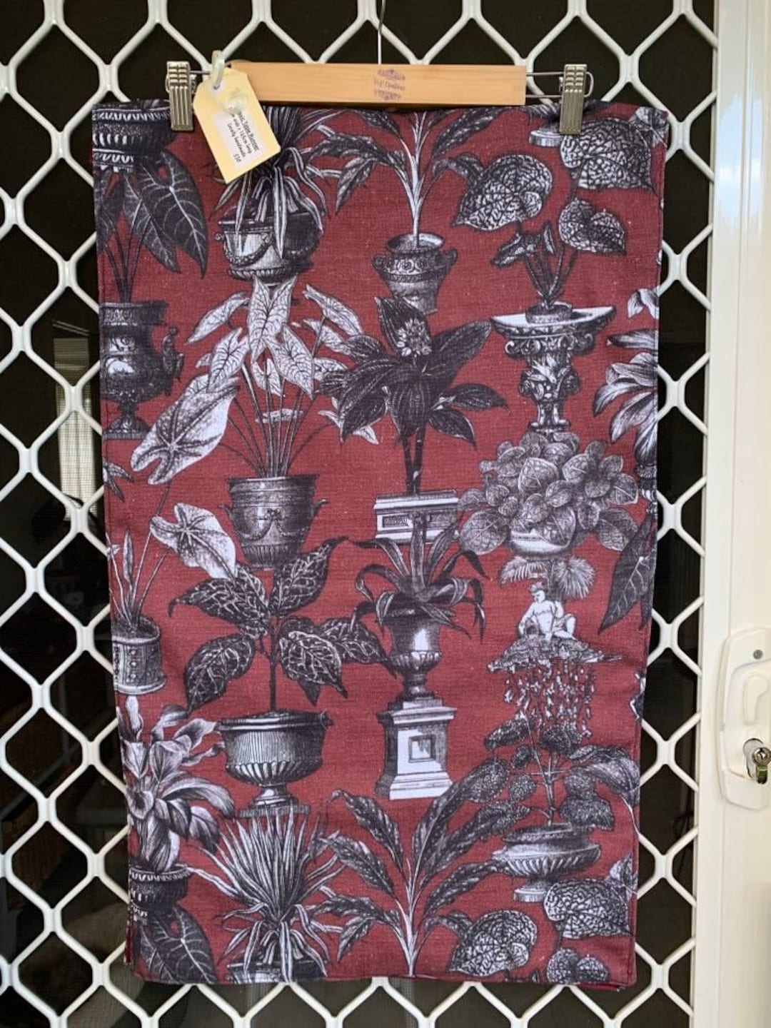 Vintage Inspired Classic Table Runner: Timeless Beauty for Your Home - Etsy