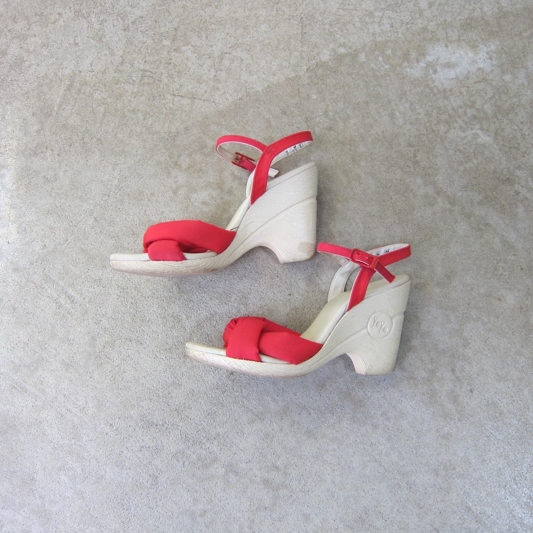 Vintage 80s Red Fabric Yo-yo Wedge Sandals: Boho Peep Toe Heels - Etsy