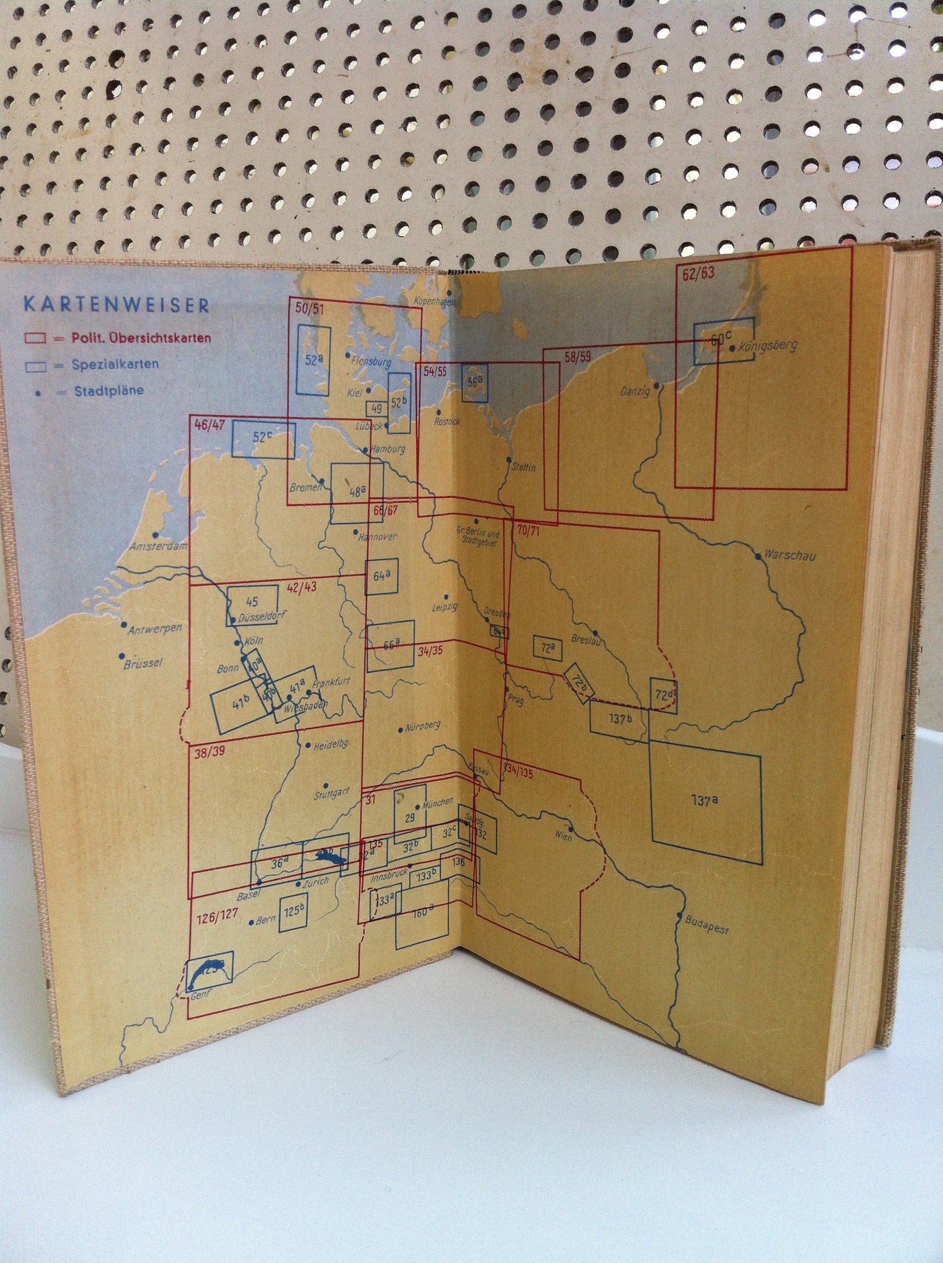 Bertelsmann Weltatlas 1954 Atlas in GERMAN Color Maps Cloth | Etsy