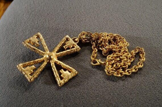 Vintage Yellow Gold Tone Religious Cross Crest Design… - Gem