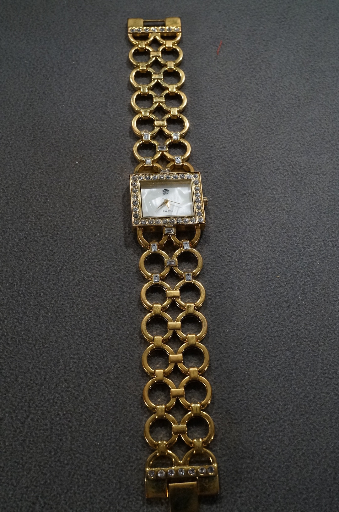 Vintage Elizabeth Taylor Ladies Watch White Diamond Design Glass ...