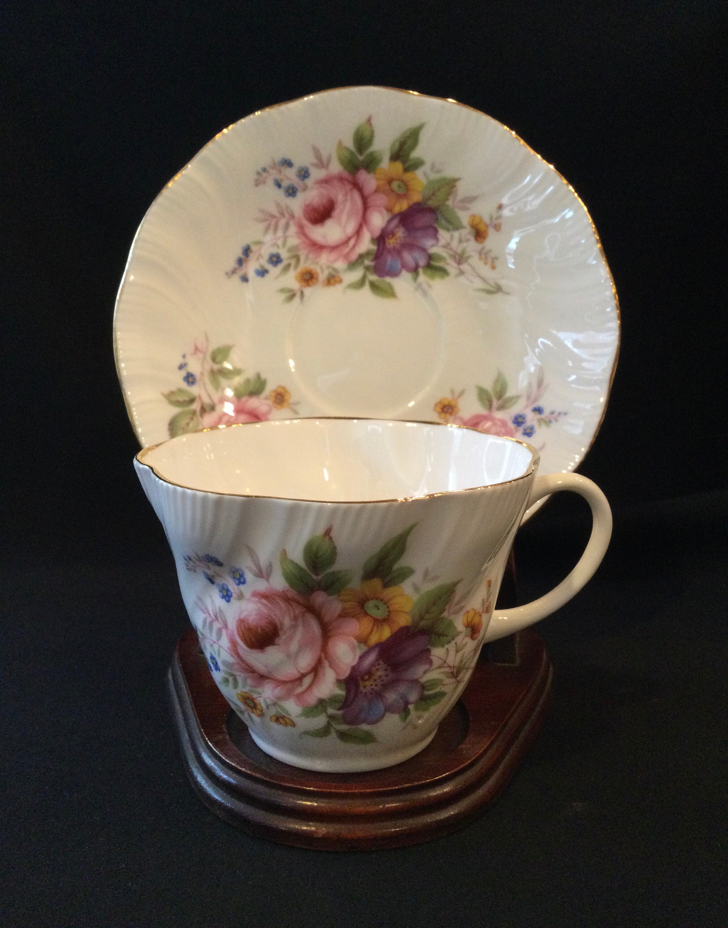 ELIZABETHAN Staffordshire Tea Cup & Saucer Set - Etsy
