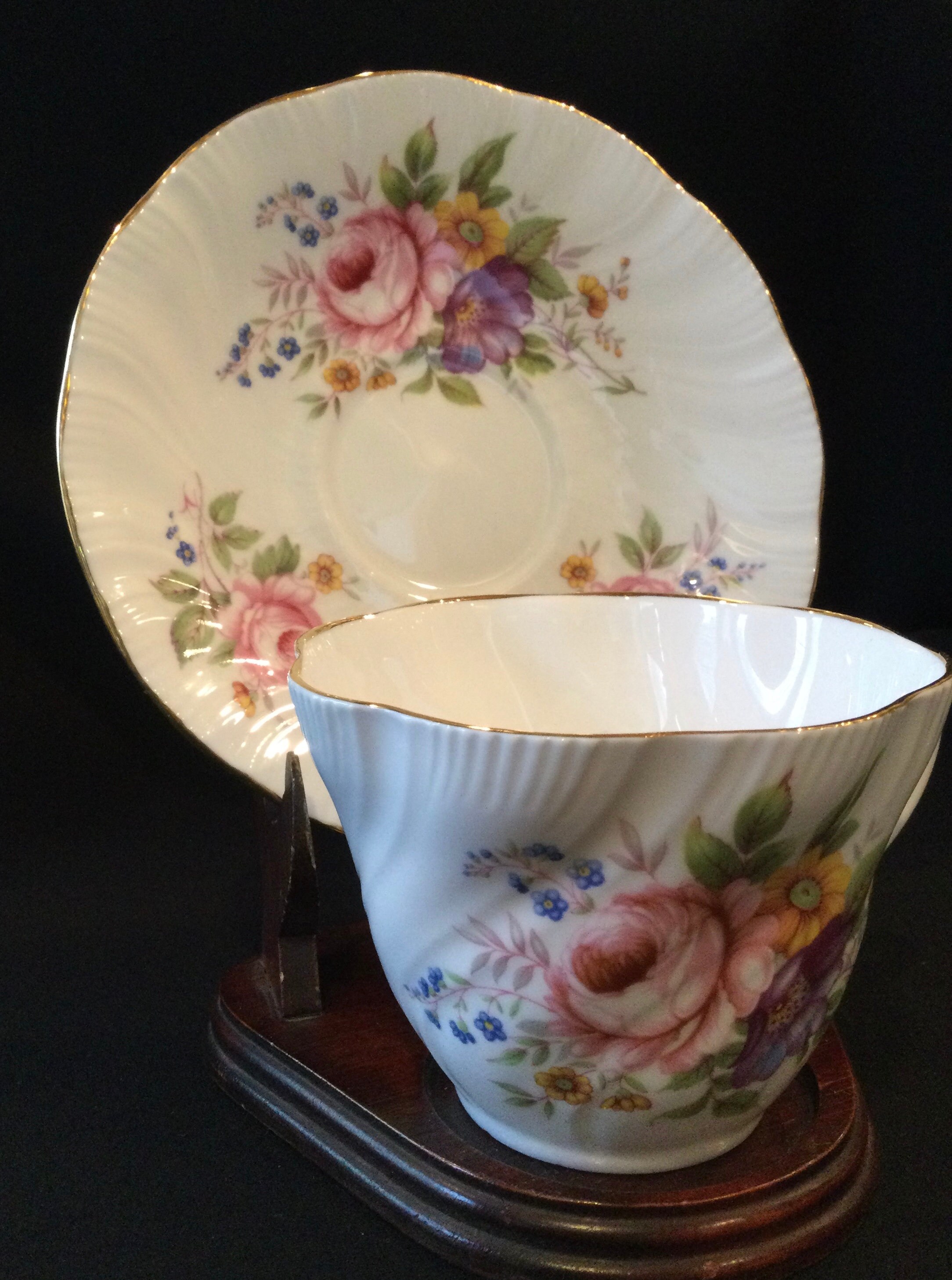 ELIZABETHAN Staffordshire Tea Cup & Saucer Set - Etsy