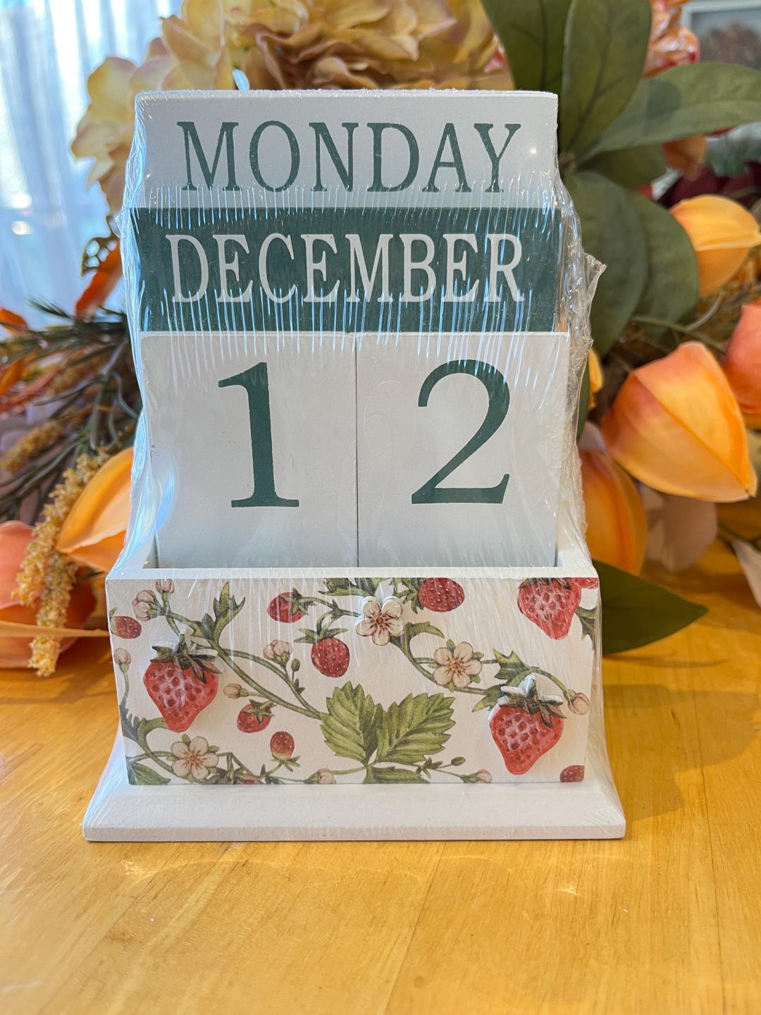Wooden Block Calendar With Green and White Tiles and a Pretty Stawberry ...